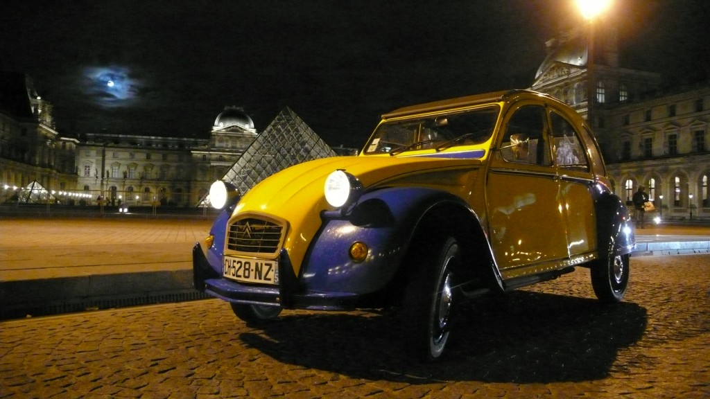 2CV Paris Tour – Visit Paris in a french 2CV! The Louvre by night ...